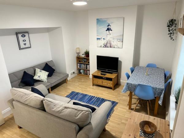 Entire House In Central Bournemouth, Sleeps 8, 13 Min Walk To Beach - 伯恩茅斯