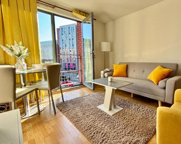 Stylish Liverpool Stay - Central Lime St - Sleeps 4 - Guernsey