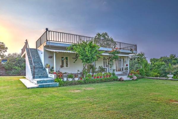 Aravale Farm Pet-friendly 4-bhk Farmhouse With Private Pool, 2-acre Lush Garden & Aravali Views - Sohna