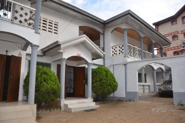 Victor & Victory Guest House Damas-rail Obobogo Source - Yaounde