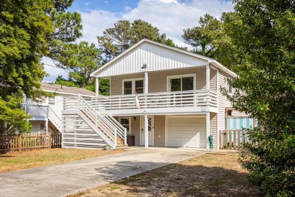 Short Walk To Beach Coastal Home In Heart Of Nh - Nags Head, NC