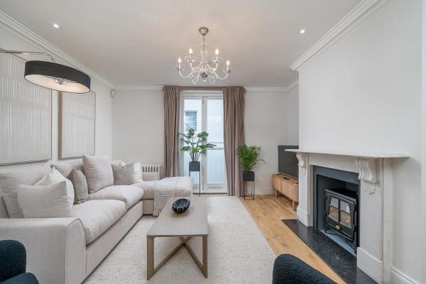 Elegant 3-bed Knightsbridge House With Terrace - Brentford