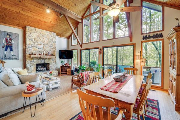 Wooded Cabin W/ 2 Decks On Golf Course In Newland! - Sugar Mountain, NC