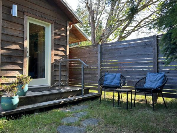 Studio Cedar Guest Cottage - Duncan