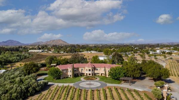 Wilson Creek Manor By Avantstay Sleeps 10 Amazing Estate W Pool Game Room - Temecula, CA