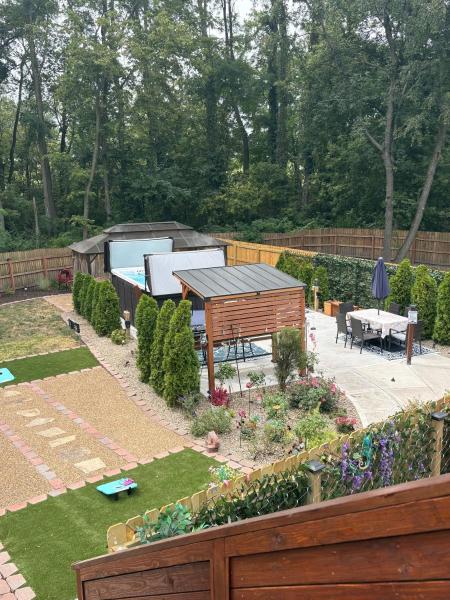 Hidden City Hideaway Resort With Heated Pool Spa - Gladstone, MO