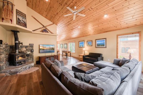 Scarlet Hollow Cabin At Tahoe Donner By Tahoe Getaways - 3br W Hoa Amenities - Truckee, CA
