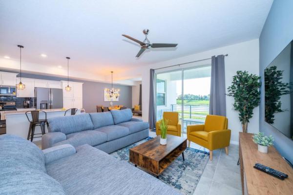 Amazing Condo Getaway - Orlando, FL