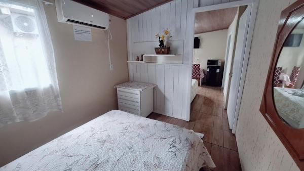 Casa De 2 Quartos Com 2 Ares-condicionados Em Torres-rs - Na Mais Bela Praia Gaúcha - Cozinha - Banheiro - Tv Smart 32 E Wi-fi - Estacionamento - Anfitriã Superhost No Bnb - Torres