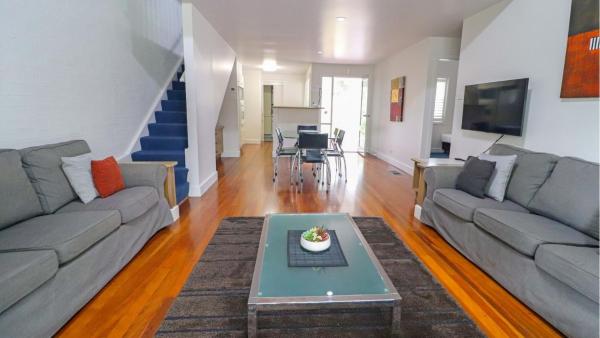 Plover Executive Deluxe Villa 25 - Newcastle