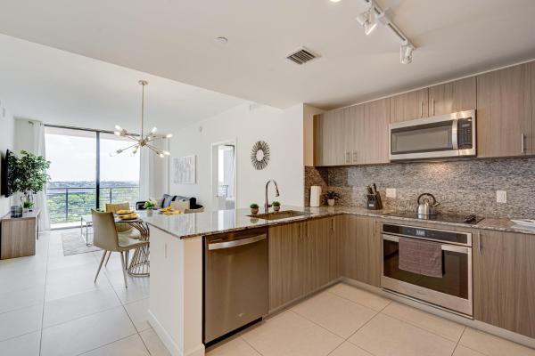 805mm Downtown Doral Condo 2 Bedrooms & 2 Bathrooms - Doral, FL