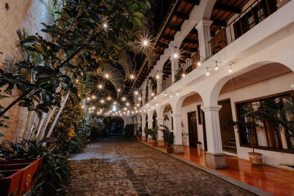 Colonial House 8 Rooms And Private Parking In Antigua Guatemala - 