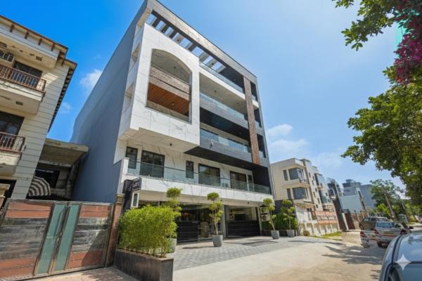 Hotel Leeef Ninee - Gurugram