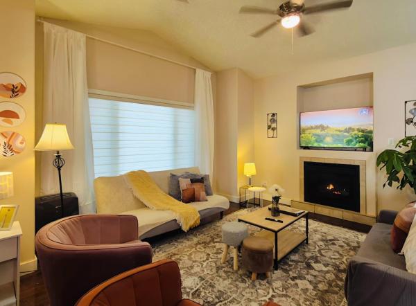 Central 3 Bedroom Gem Near Ice District - Stadium And Malls - Edmonton