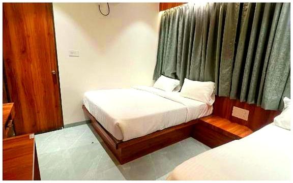 Hotel Rudraksh Palace ! Near Sai Baba Mandir & Main Places - Premium Family Rooms With Fully Air Conditioned And Free Wi-fi ! Best Facilities Hotel - Shirdi