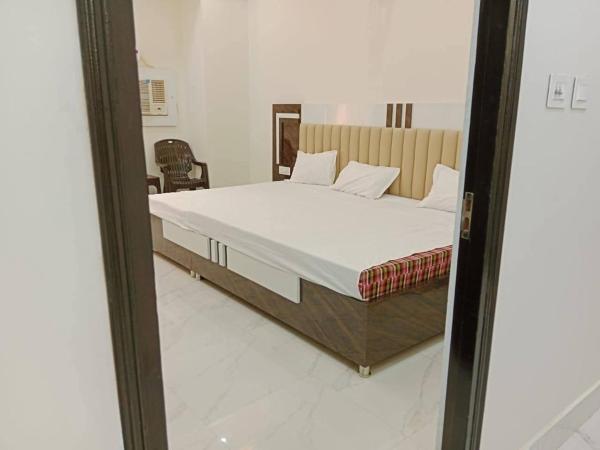 Girbar Dhaam Near By Prem Mandir - Vrindavan