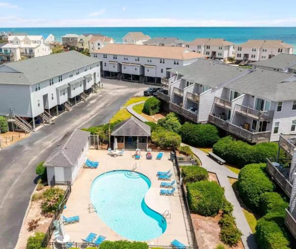 Beachy Chic - Surf City, NC