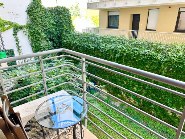 Prime Stay - Deluxe 1 Bedroom Apartment With Parking Included - Budapest