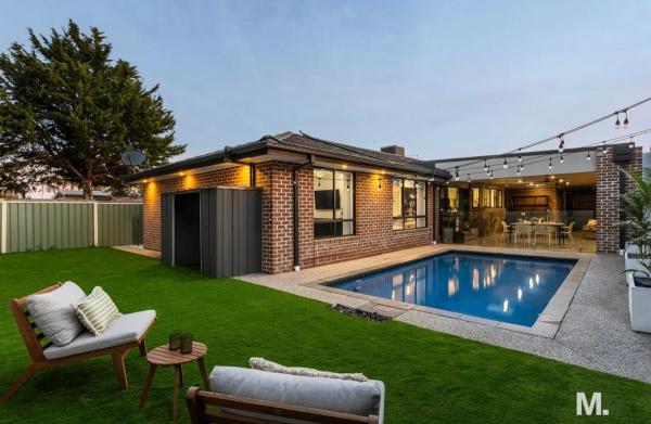 Modern Spacious 4 Bedrooms & Pool Near Airport - Melbourne