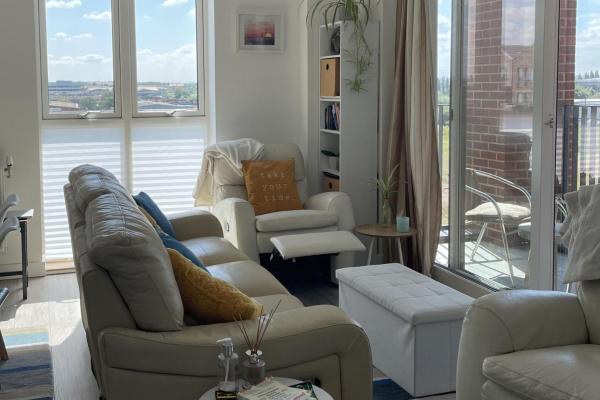 Modern Apartment All Amenities Greater London - ブレントウッド