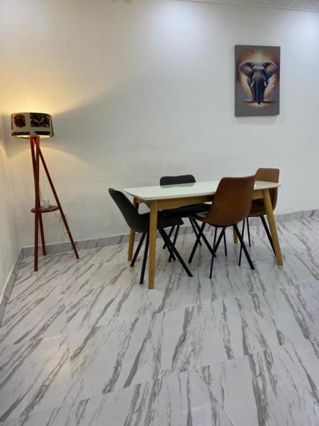 Maison Meublé De 3 Ch Essos - Yaoundé