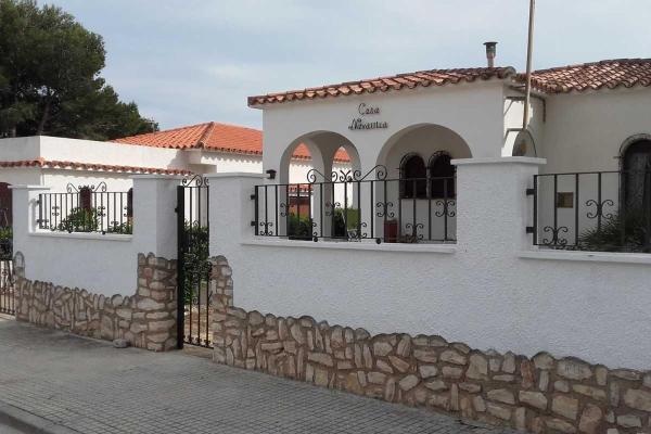 Geräumiges, Strandnahes Ferienhaus Mit Garten - Miami Platja