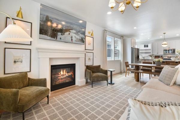 Modern 6br Near Skiing Luxe Sleeps 12 Hot Tub - Heber City, UT