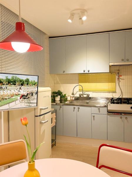 Cozy Colorful Stay Near Hongdae And Airport Line For Up To 6 Guests With Luggage Storage - Seoul