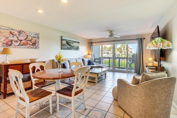 Poolside Fun & Ocean Strolls: Harbor Island Haven! - Harbor Island, SC