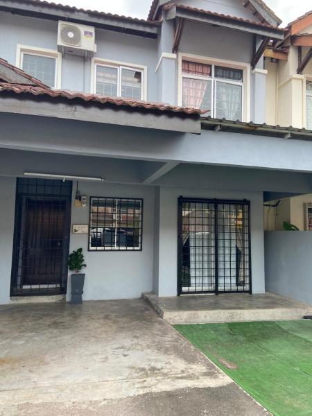 Kajang Prima 2-story With 2 Room 2 Bath Warm Rooms - Beranang