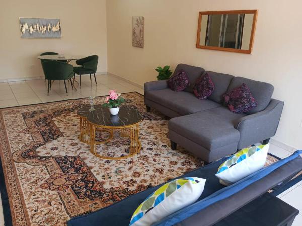 Beautiful 2-bedroom Apartment With Balcony - Charjah