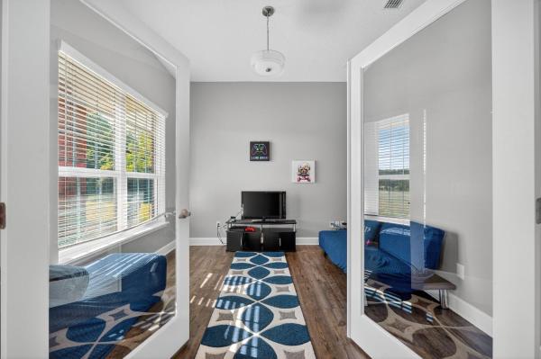 Floridays Manor Home - Jacksonville, FL