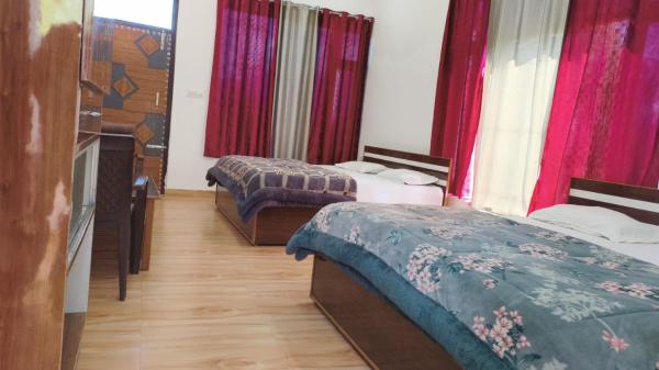 Munsyari Camping Zone & Tracking Snow Hill - Uttarakhand