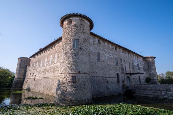 Castello Di Lisignano - Storia Pace E Tradizione - Piacenza