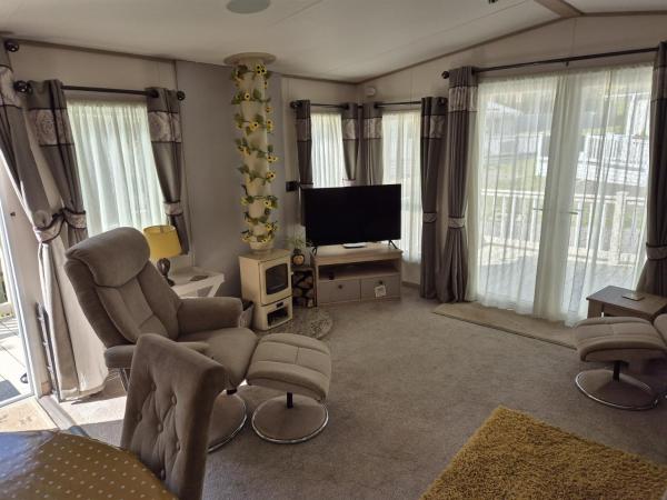 Elmvale - 2 Bedrooms With Decking Sleeps 4 - Hastings