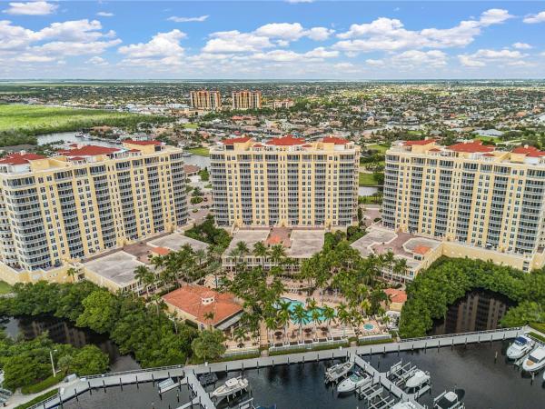 Dive Into Fun & Gulf Vibes At Luxe Retreat - Condo High Tide Hangout - Roelens - Cape Coral, FL