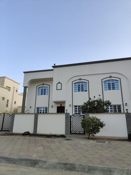 Spacious 4-bedroom Villa Near Azaiba Beach, Muscat - Mascate
