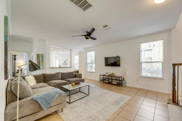 5 Mi To Lake Travis Pet-friendly Home With Yard! - Lakeway, TX