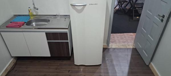 Pequeno Quarto No Coração De Curitiba - 