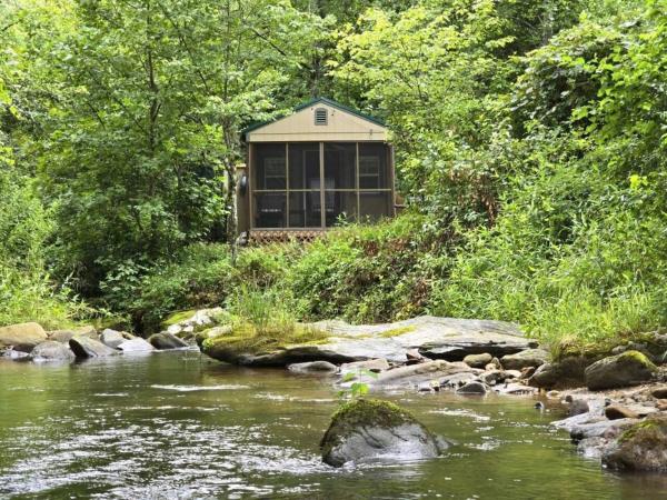 Tiny Home Creekside Nature Escape, Hot Shower, Wifi, Peaceful - North Carolina