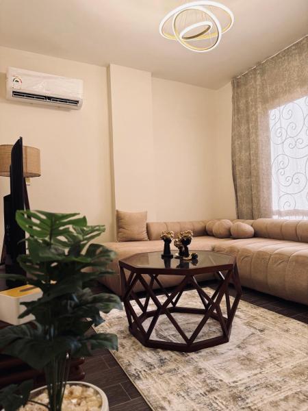 Comfy 2 Bedroom Luxury Apartment In Rehab City - Family Park