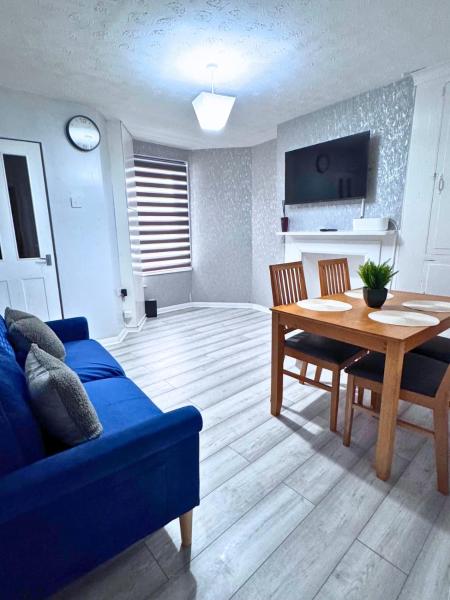 House For 4 In Chatham With Free Driveway Parking - Diggerland Kent