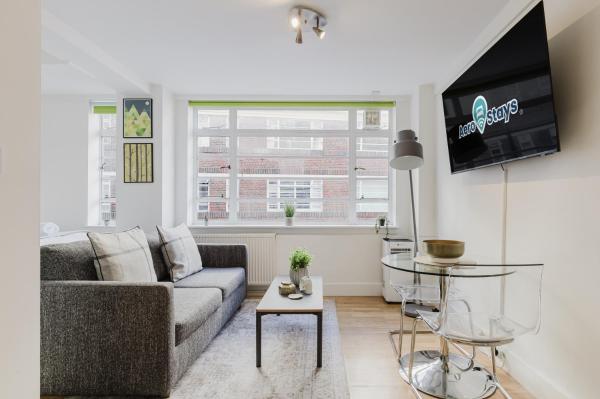 Chelsea Charm - Chelsea