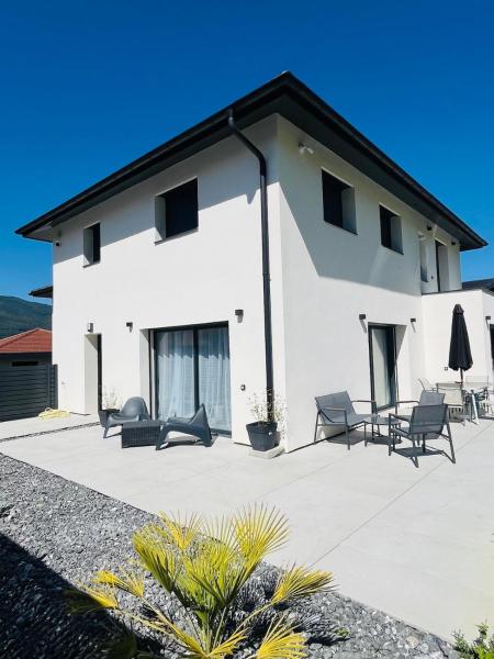 Villa Design Avec Jardin Et Espaces Lumineux - Seyssel