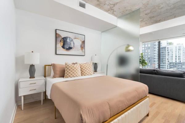 Urban Oasis Condo With Cafe & Bar At Your Doorstep - Toronto