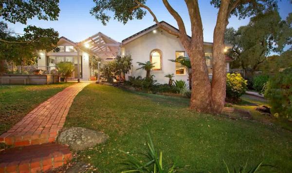 Serene & Classic Family Retreat By The Yarra - Panton Hill