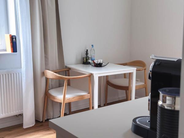 Stilvolle Suite In Celle - Inklusive Kaffee, Kostenlosem Parkplatz Und Wohnküche - Celle