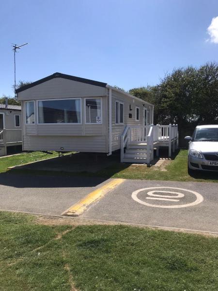 Dog Friendly 6 Berth Caravan With Decking Close To Pakefield Beach Ref 68106cr - Lowestoft