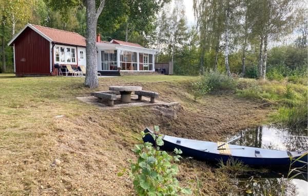 3 Bedroom Beautiful Home In Vissefjärda - Emmaboda