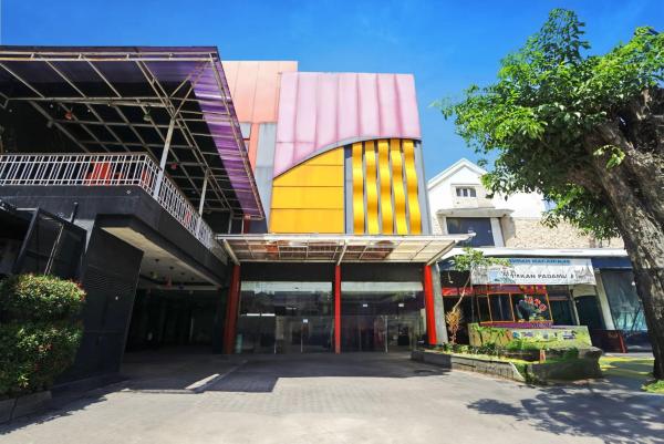 Townhouse Oak Malang Near Itn Malang Formerly Fariz Hotel Singosari - Malang